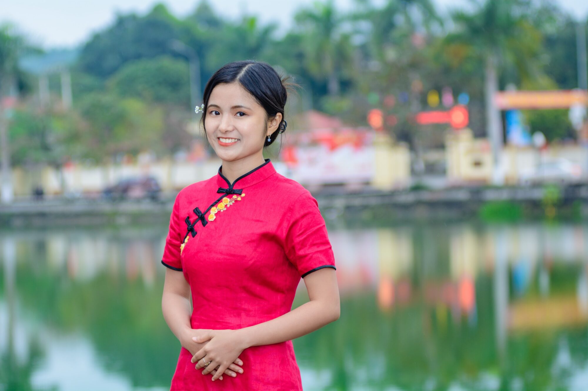 Linen cheongsam with hand embroidery Hoi An - Little Daisy Hoi An